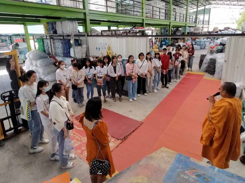 นักเรียน โรงเรียนมัธยมวัดสิงห์ ศึกษาดูงาน สิ่งแวดล้อม - วัดจากแดง อ.พระ ...